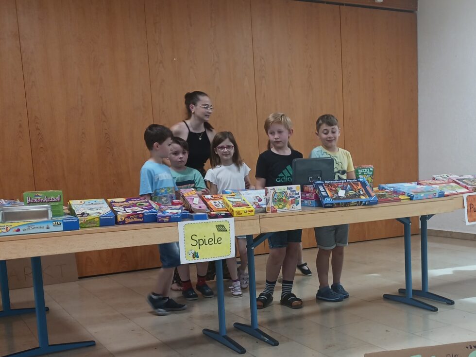 Flohmarkt in der Schule | Grund- und Mittelschule Freudenberg